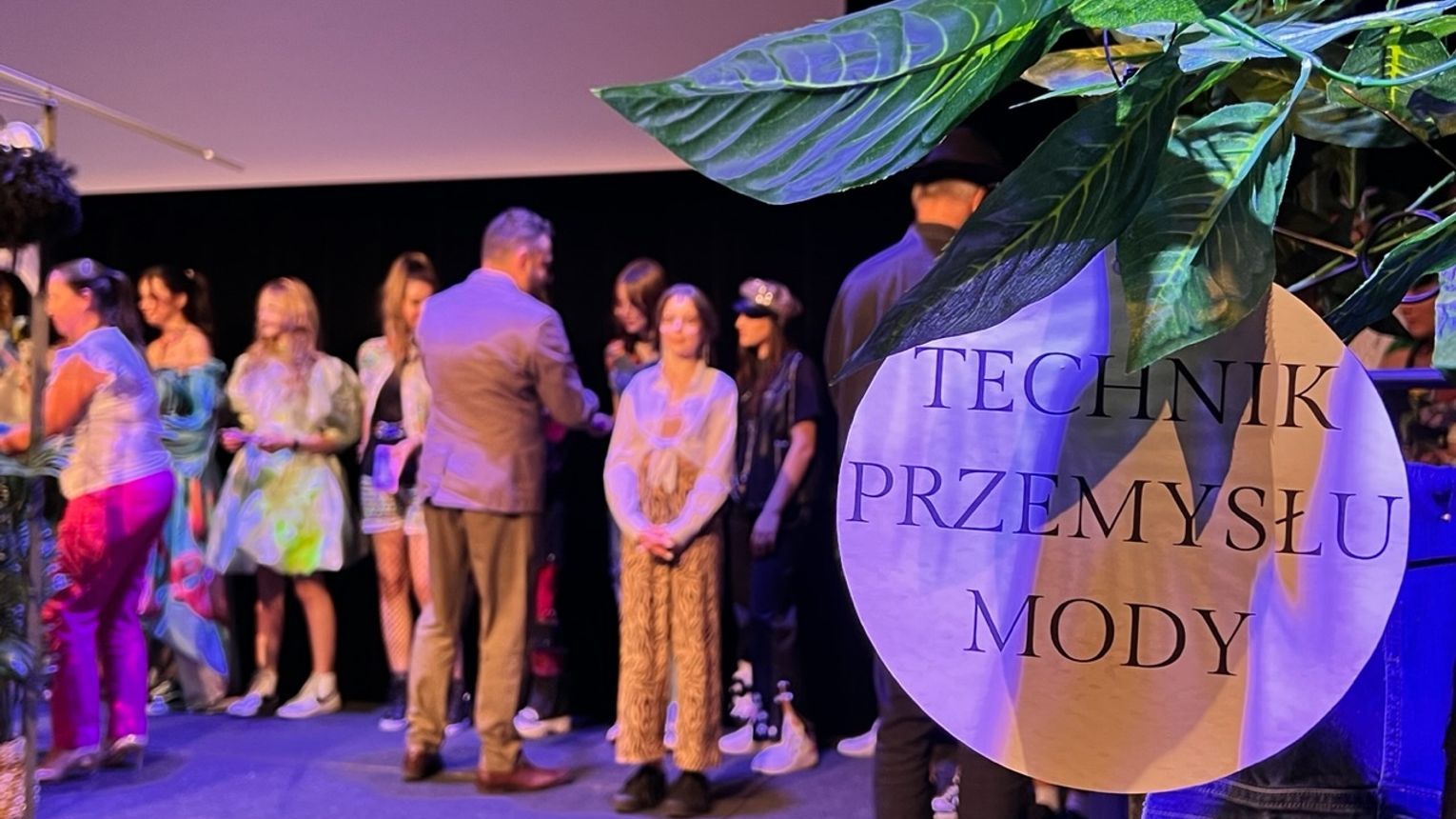 "Trzepot skrzydeł", czyli pokaz mody uczniów "Wety" już w piątek